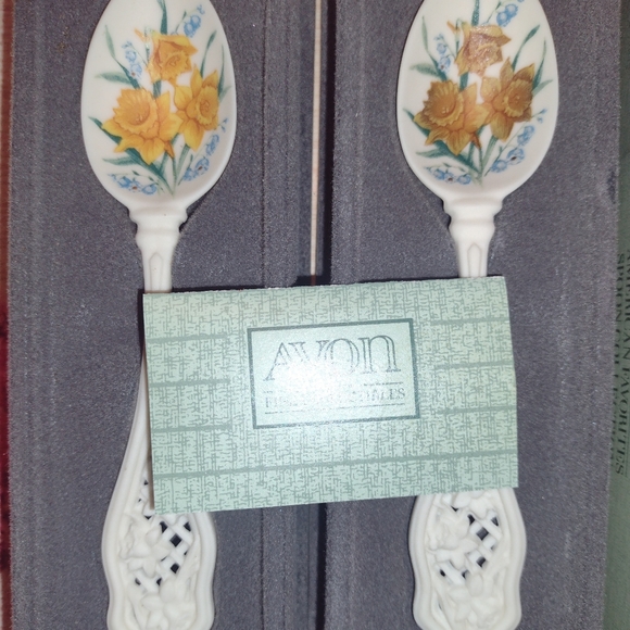 Avon | Other | Vintage 988 Porcelain Spoon Collection New In Box From ...